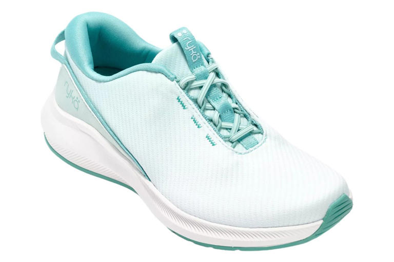 The Skechers sneakers that nurses say 'don't hurt' their feet after 16 ...