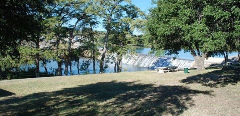 Pickleball courts divide tiny Texas town near San Antonio