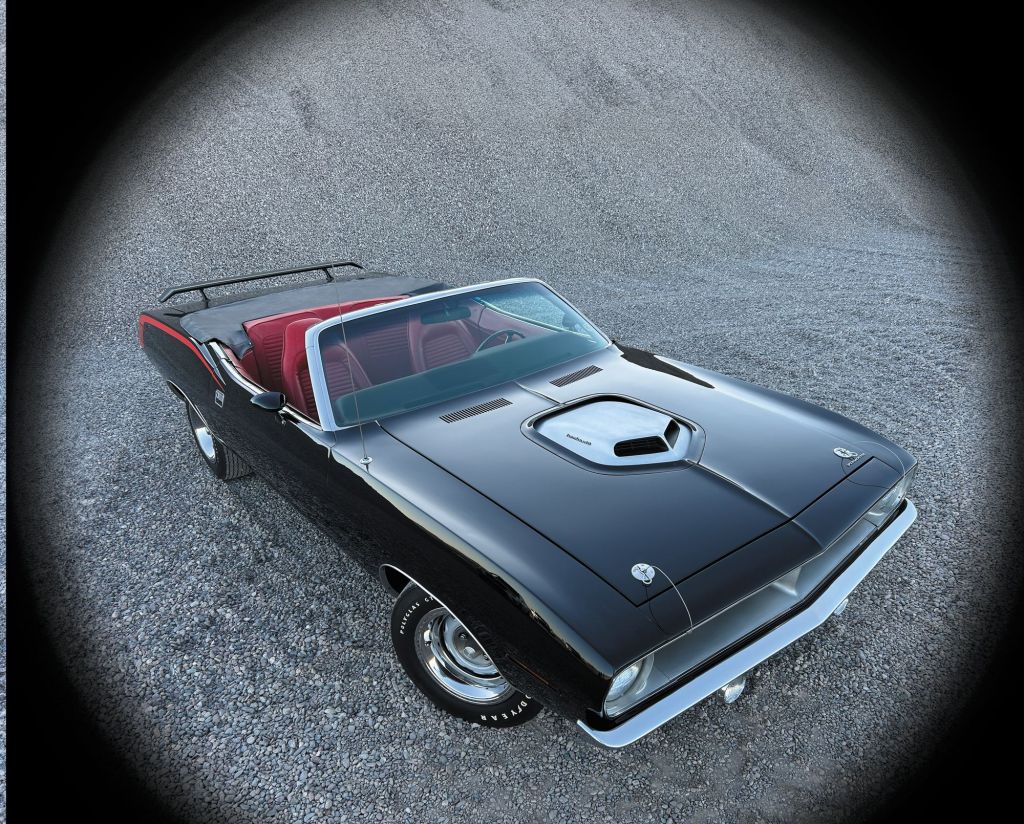 Stealthy 1970 Plymouth Hemi ’Cuda tribute restomod