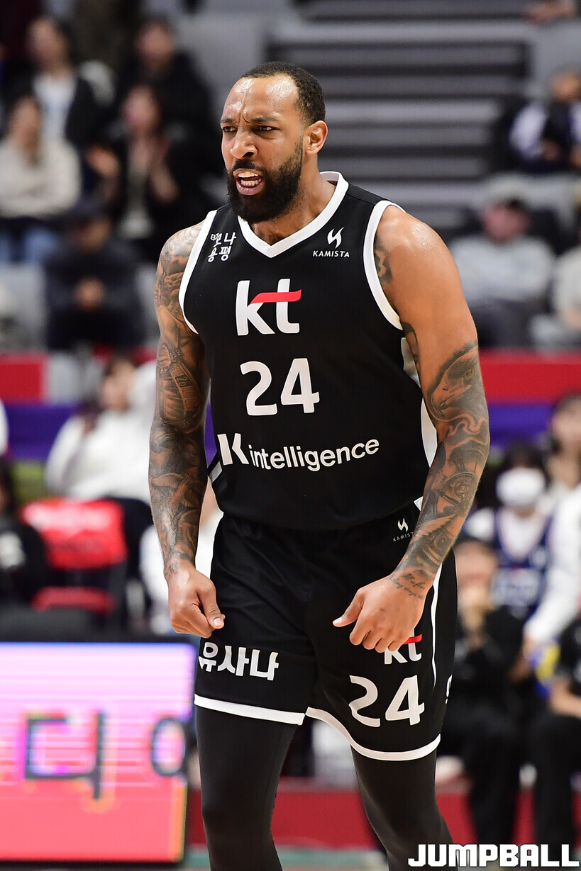 ‘윌리엄스 32점, 강성욱 커리어하이’ KT, 107점 폭발하며 KCC 잡고 2연승