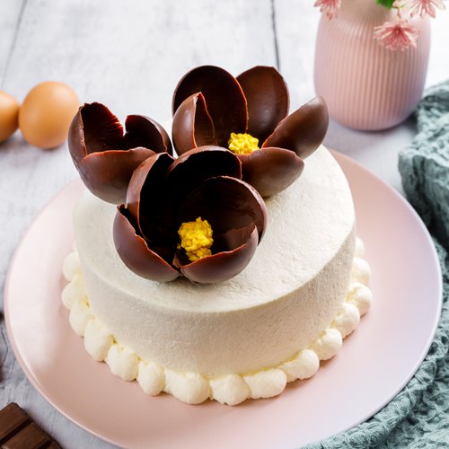 Elegant flower cake