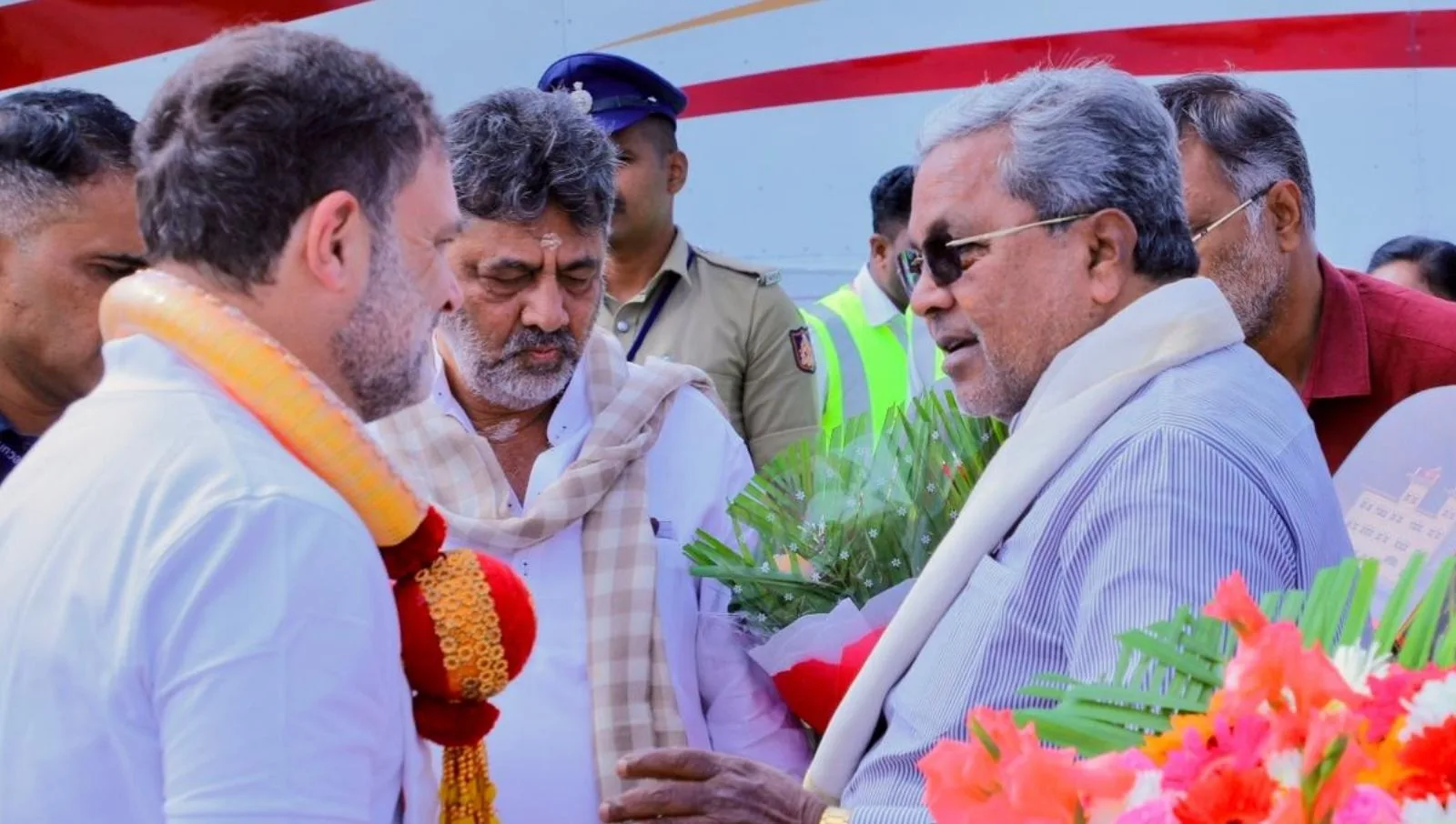 Siddaramaiah, Shivakumar meeting with Rahul reignites Karnataka power ...