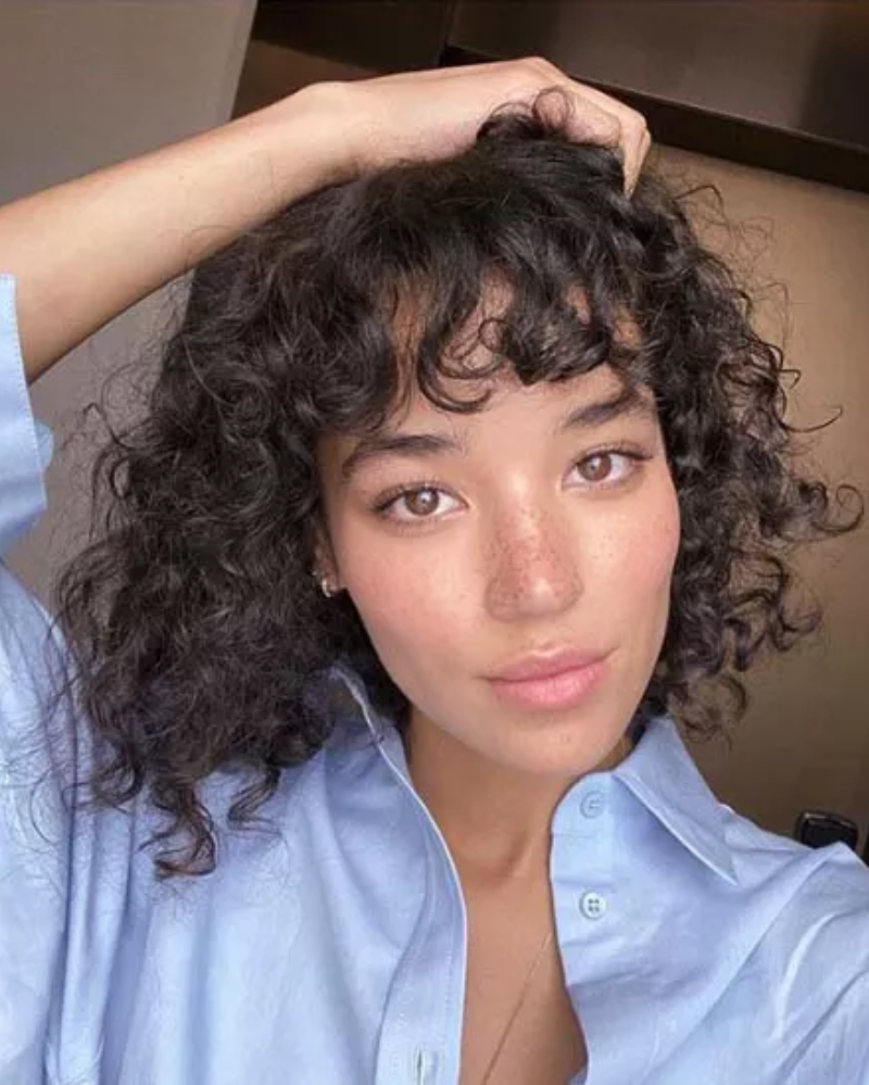 Model rambut pendek ikal tipis, banyak pilihan gaya yang tak terbatas