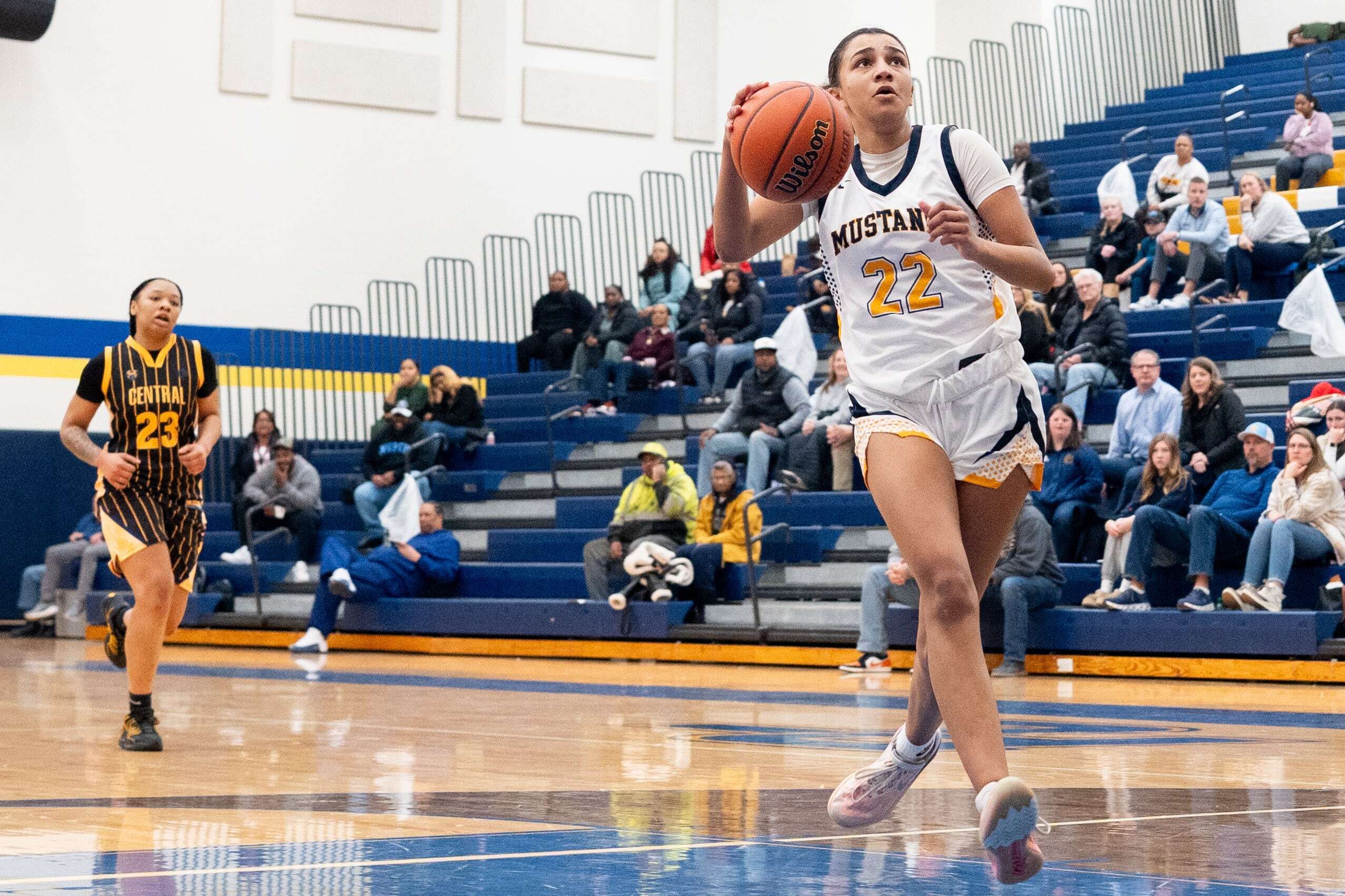 6-foot-1 junior dominates early, powers Portage Central to top of SMAC