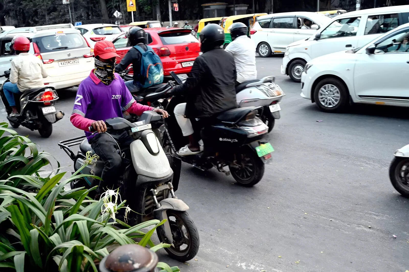 ETtech explainer: How will removing the 10-minute delivery tagline ...