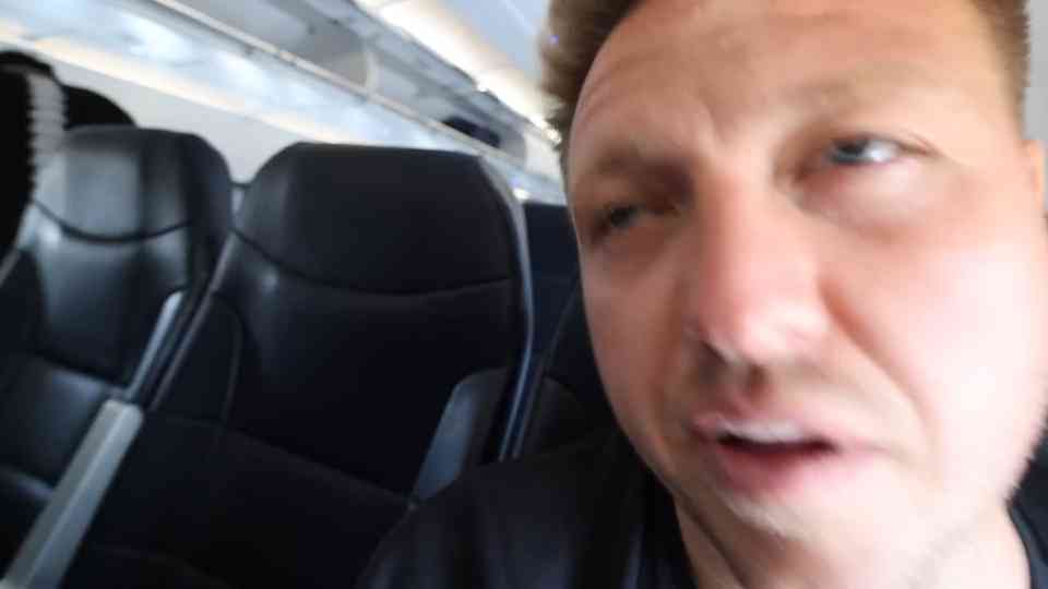 How bad can a 1-star airline actually be?