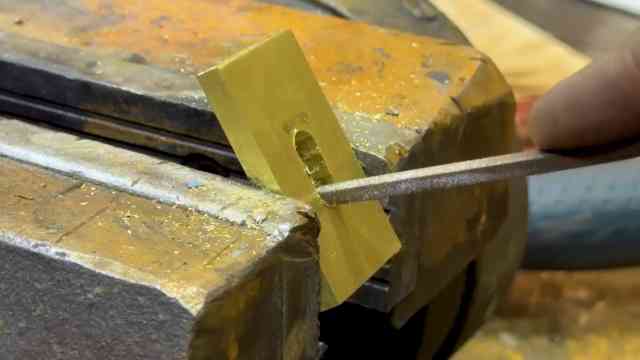 Forging a Damascus tanto-style knife from old compasses