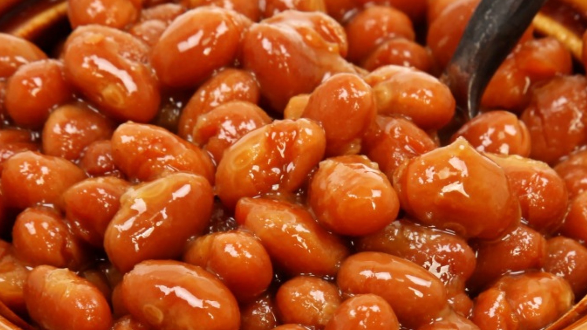 Why you should absolutely never cook raw beans in a slow cooker