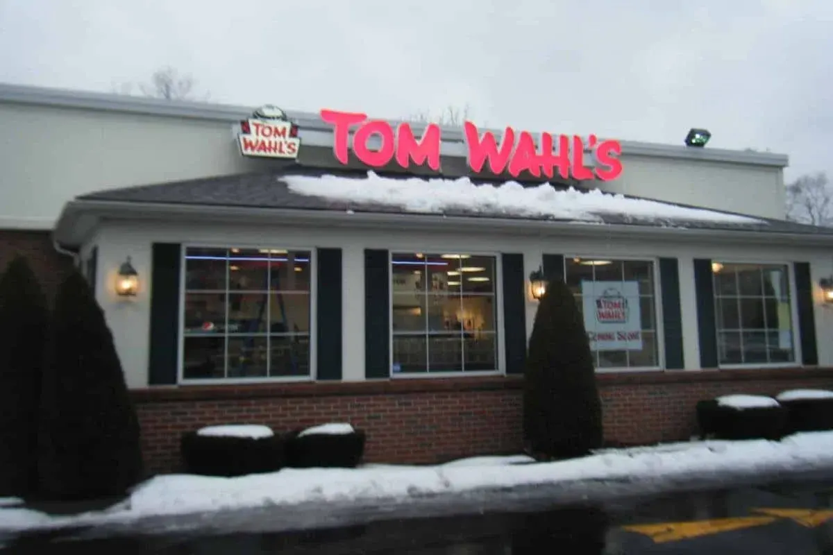 Tom Wahl’s menu prices with calories [updated 2026]