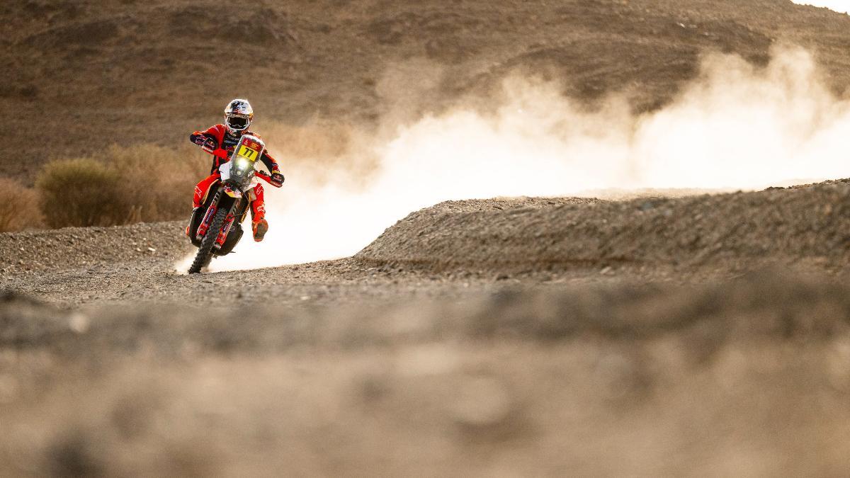 Revolución en motos: Sanders se lesiona