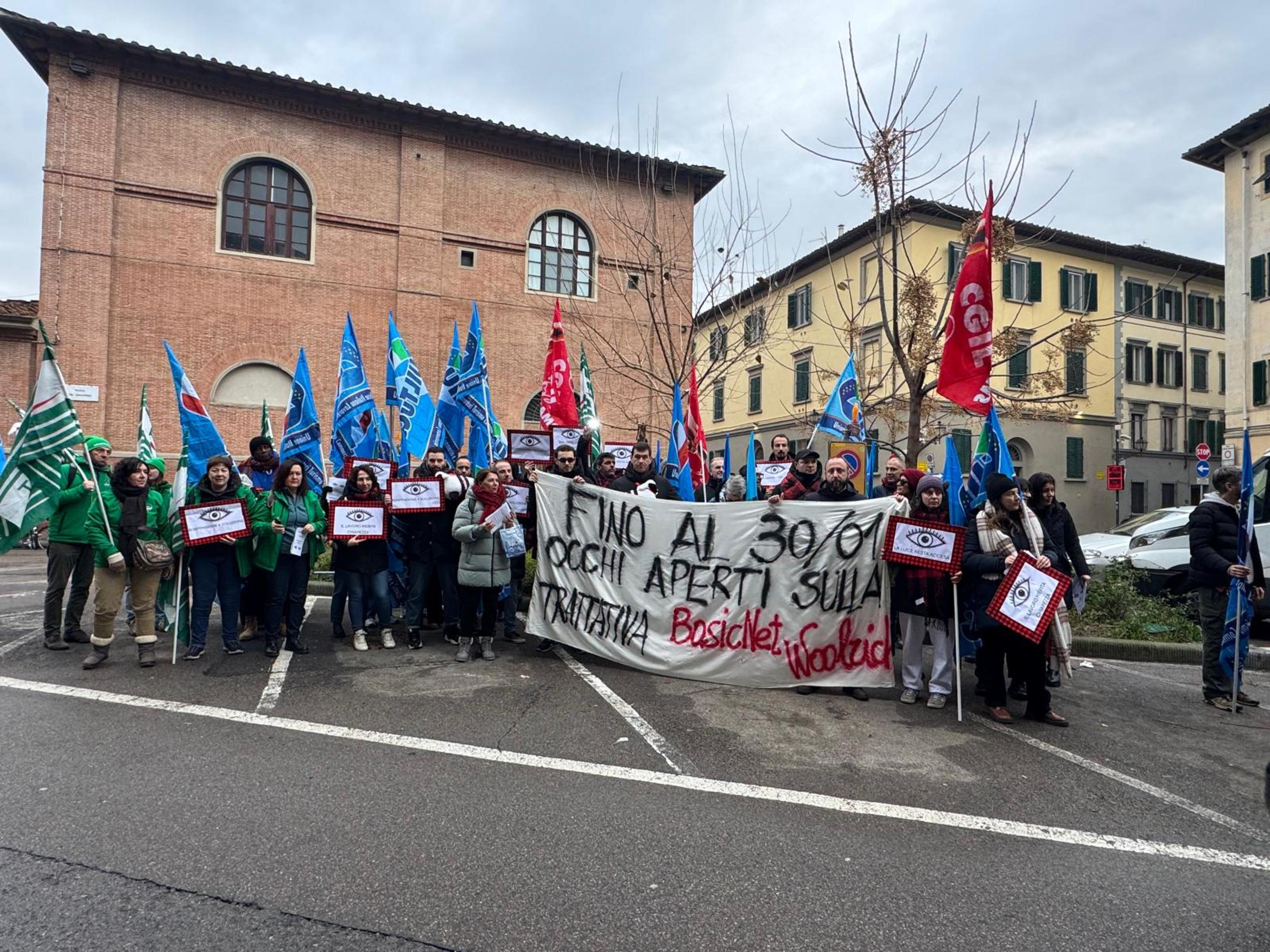 Vertenza Woolrich, presidio dei lavoratori a Firenze per Pitti Uomo