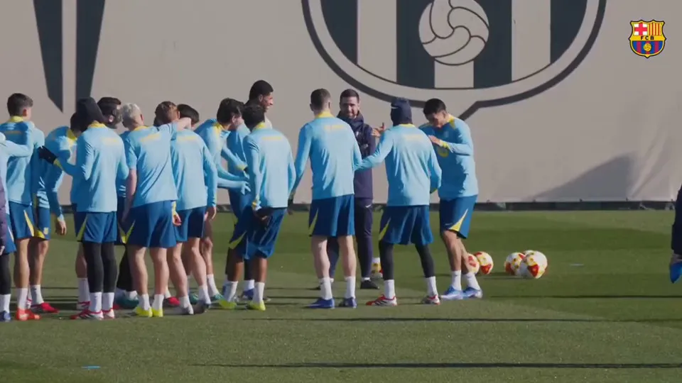 João Cancelo regressou ao Barcelona, mas não escapou a esta maldade