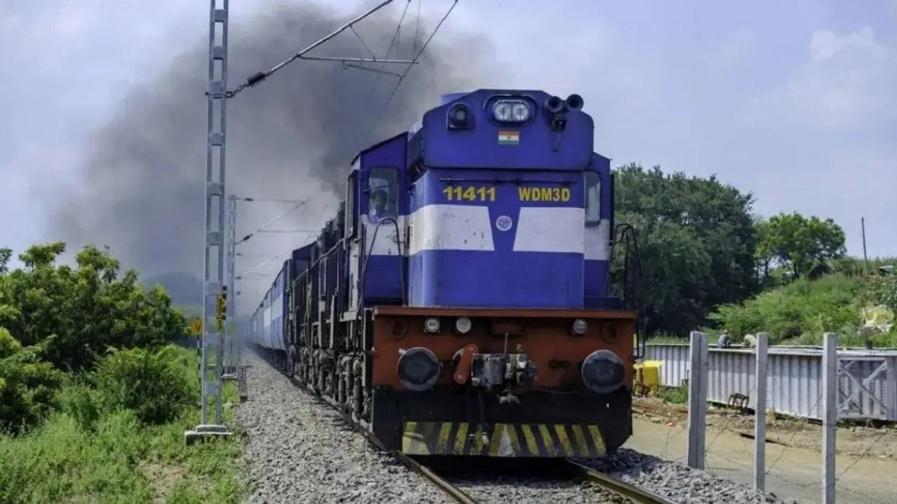 Maharashtra: Five booked for assaulting senior TTE on express train ...