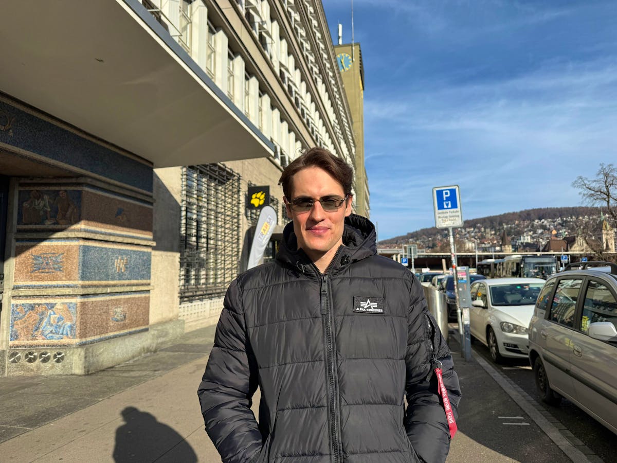 Sie ging wochenlang 2 Minuten nach: SBB repariert Sihlpost-Uhr