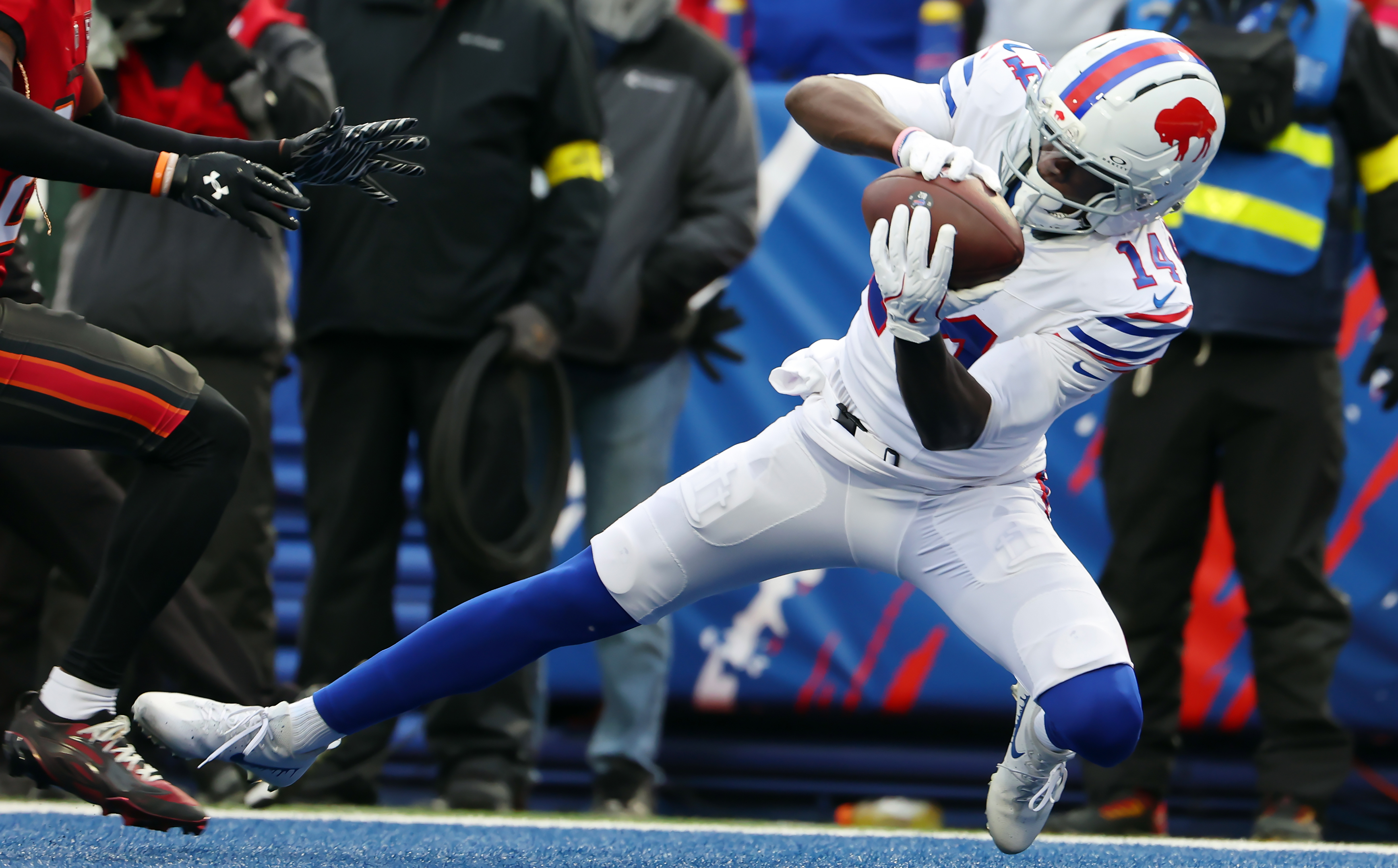 Bills WR Tyrell Shavers praised for what he did after tearing ACL