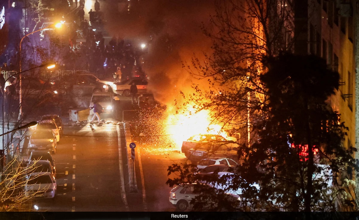 Tehran holds mass funeral for 100+ security personnel amid protests
