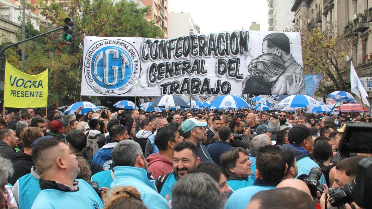 La CGT sale a la calle contra la reforma laboral y suma al peronismo ...