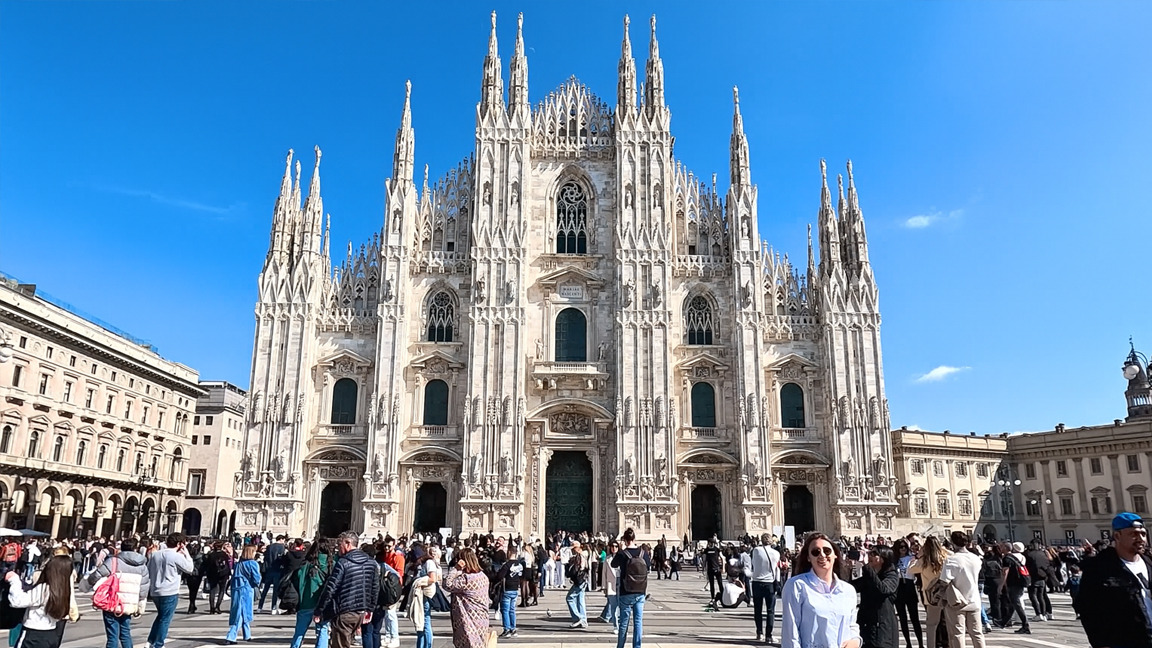 Milan Duomo and city centre walk