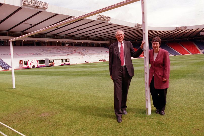 When 'bendy buses' appeared on the streets of Glasgow and the reason ...