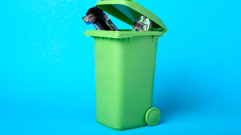 5 things to dumpster dive for your homelab setup