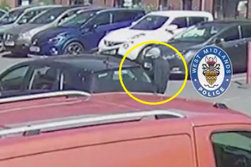 Sickening moment Birmingham killer attacks man with screwdriver in ...
