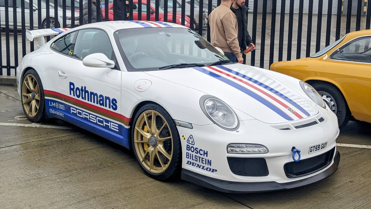 How the 2009 Porsche 911 GT3 embraced purist driving