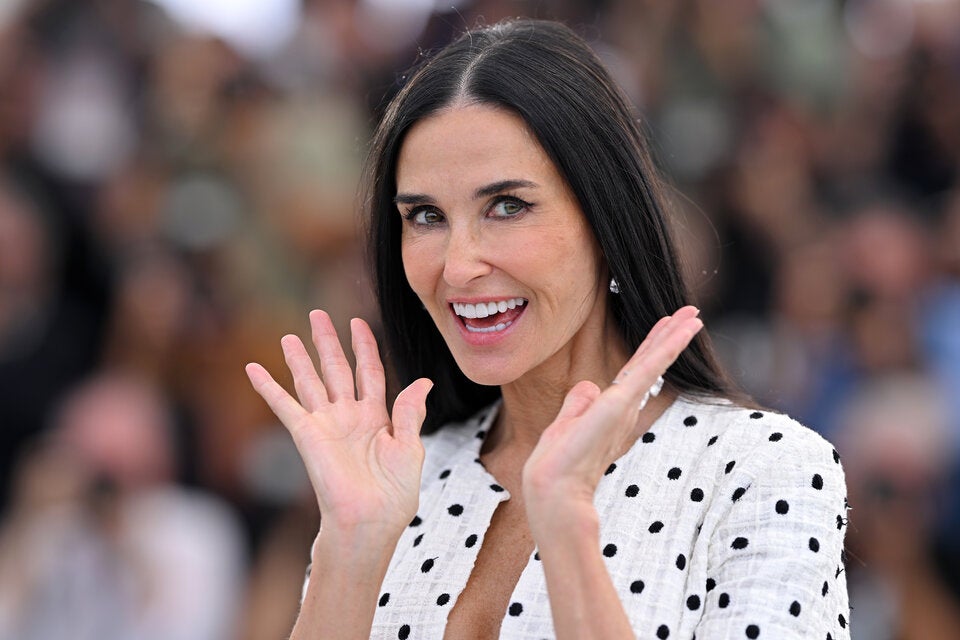 Lang, schwarz, legendär! Demi Moore ist das neue Gesicht von Kérastase