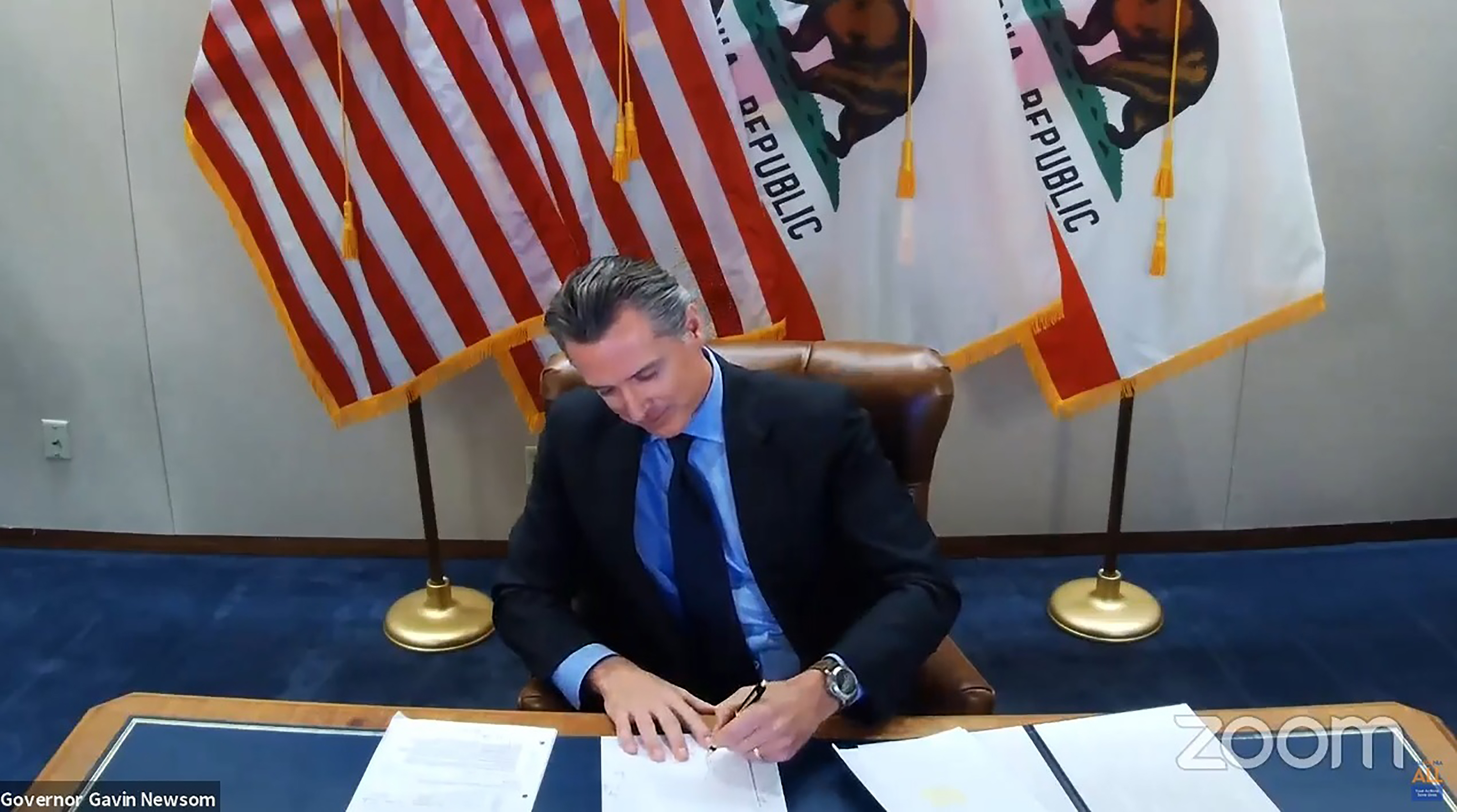 Presupuesto de Newsom falla en proteger a inmigrantes