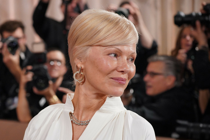 It suits her! People notice something unusual as Pamela Anderson goes ...