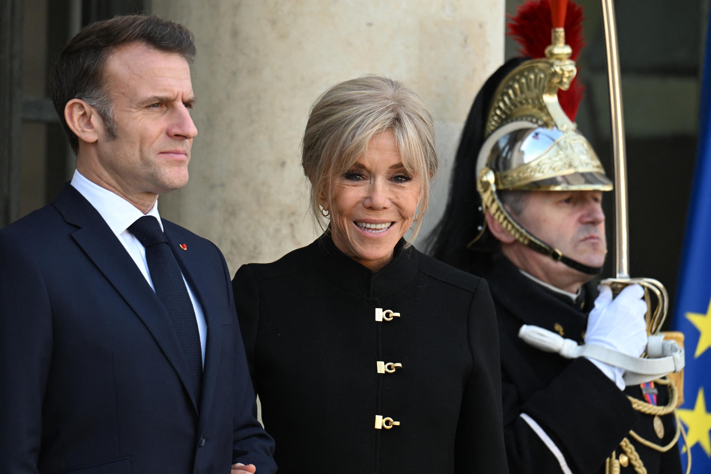 Brigitte Macron plus populaire que son mari : malgré la polémique, sa ...
