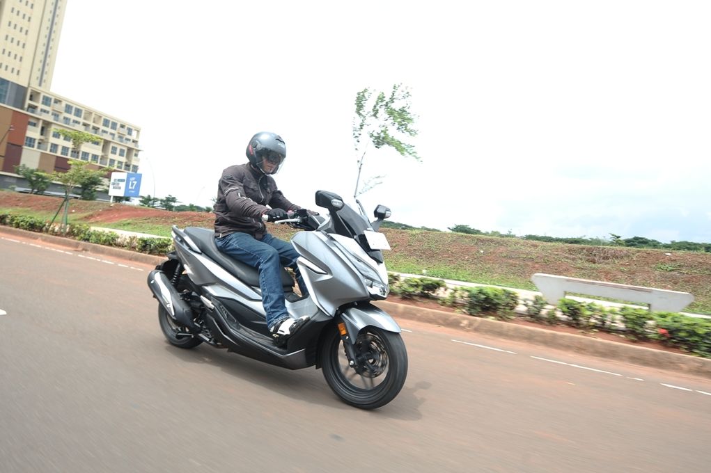 Bukan buat kaum mendang mending, harga windshield Honda Forza tembus segini