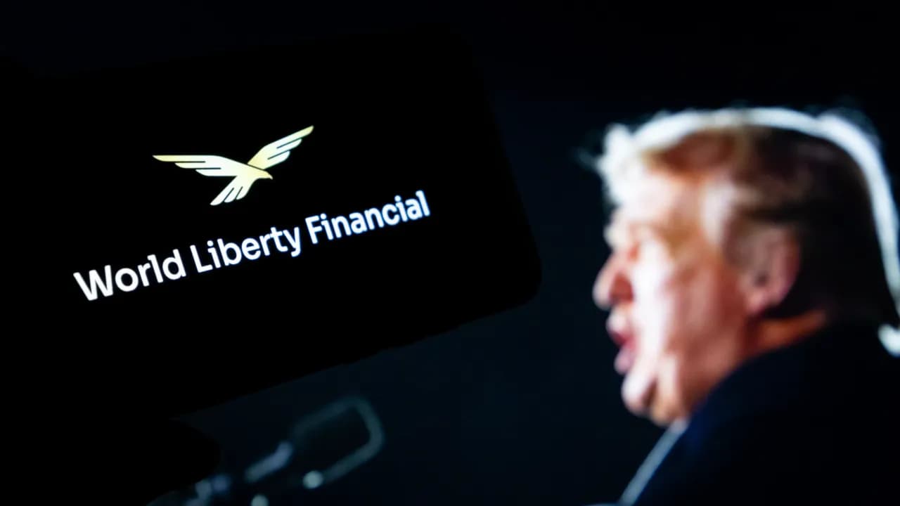 Senator Warren wants Trump to cut WLFI ties before banking regulator ...