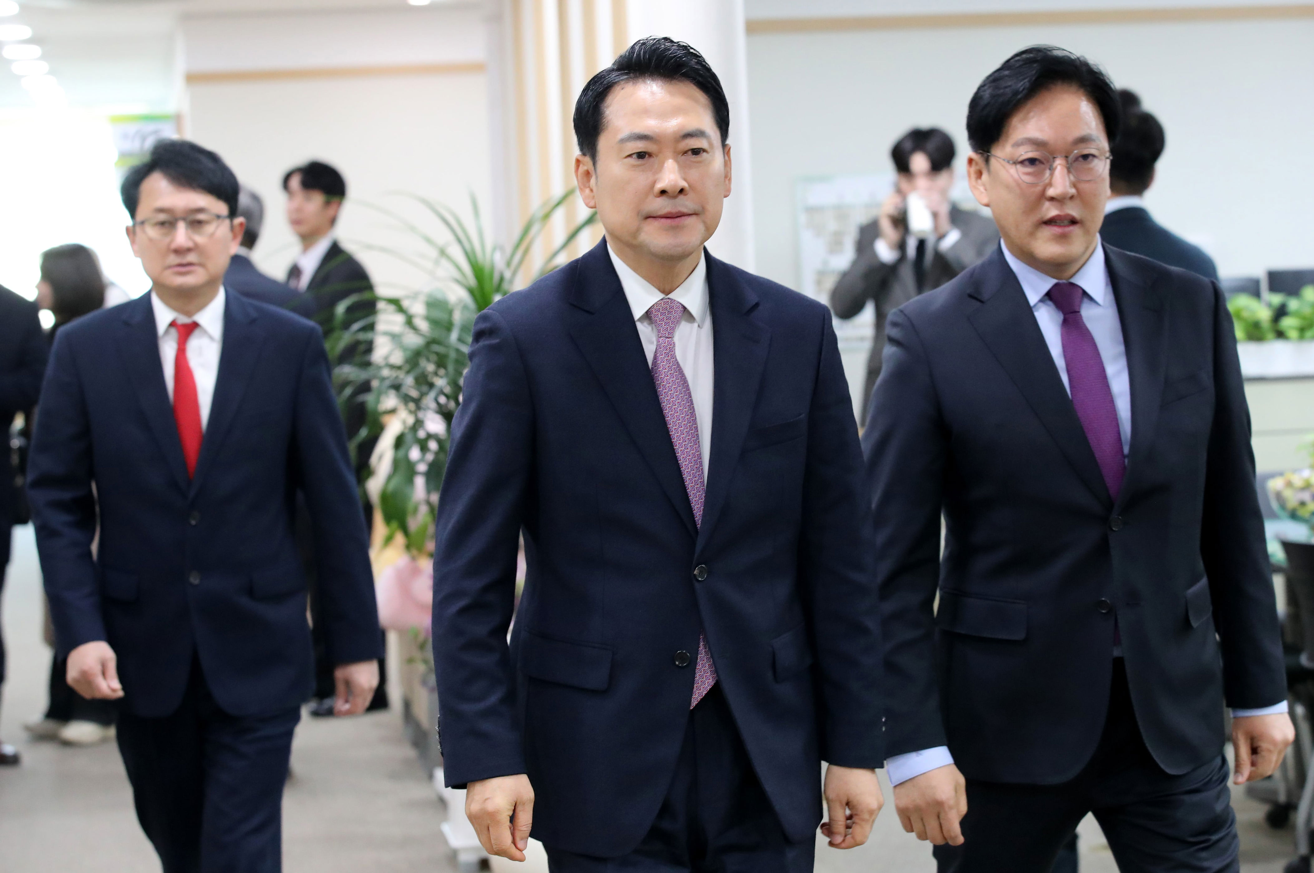 People Power Party splits over Han expulsion before elections