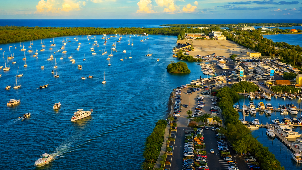 Busy day at the boat harbor