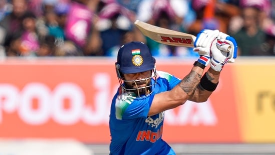 IND vs NZ live score: India lose momentum through middle overs, Shreyas ...