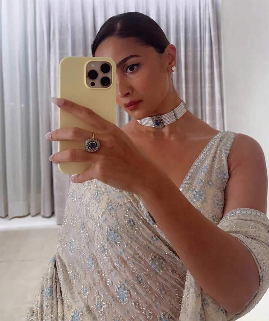 Alia Bhatt turns heads in an elegant saree as she shares glimpses from ...
