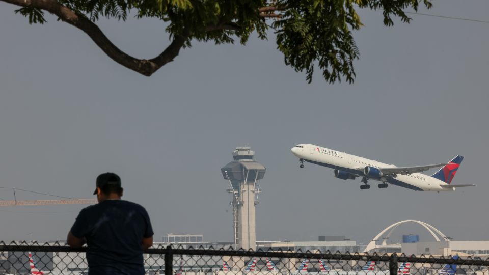 Want to understand the K-shaped economy? Go fly on an airplane