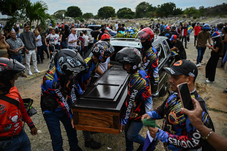 Best photos of January 14: From the Gangasagar Fair in India to a ...