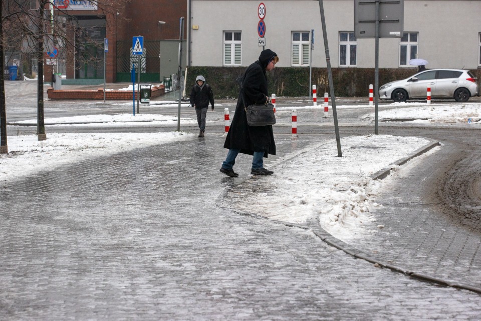 Gołoledź i marznący deszcz sparaliżowały nasz region. Do kiedy mogą ...