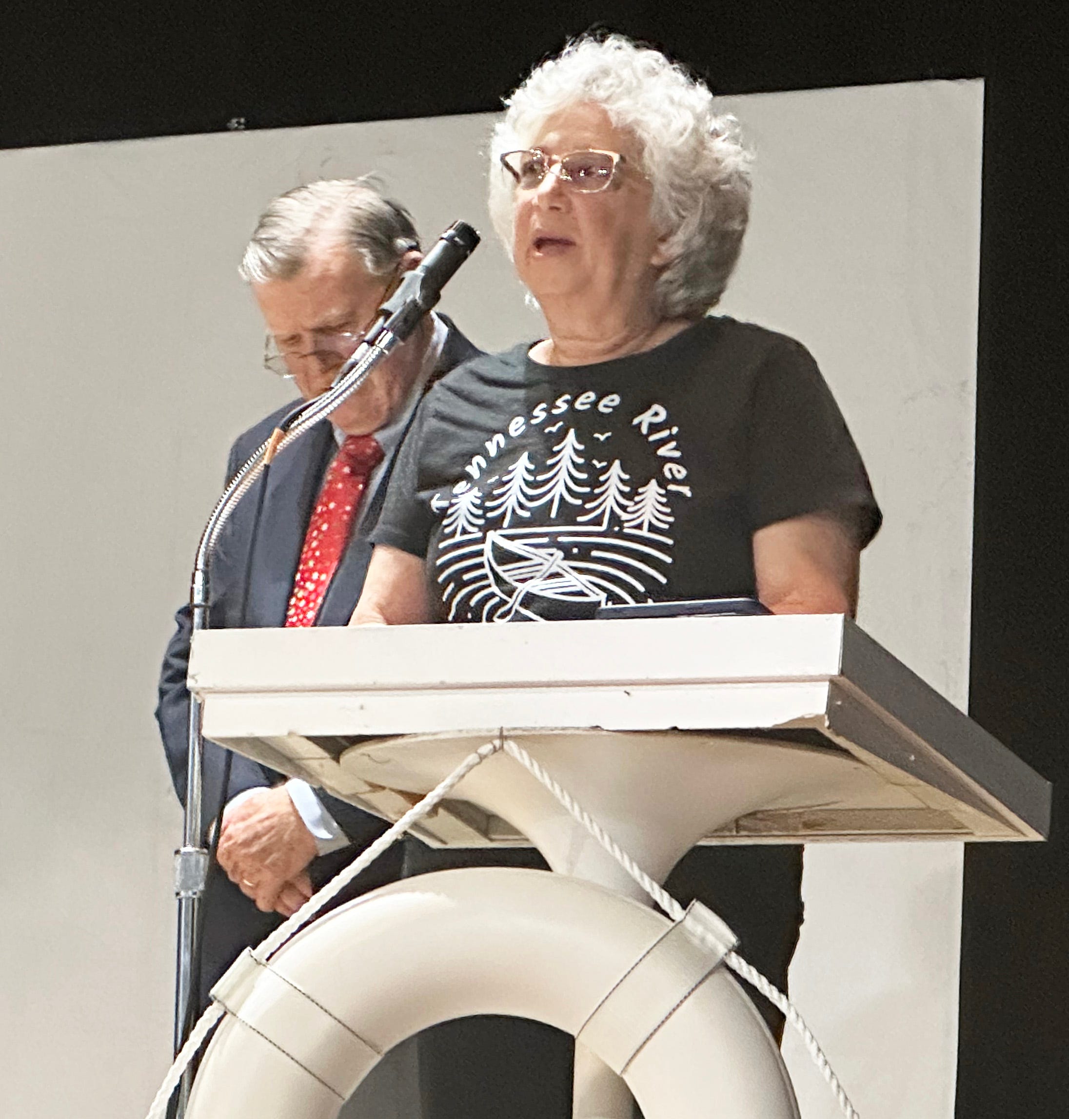 Gordon Fee receives Friend of the Child Award at Oak Ridge gala