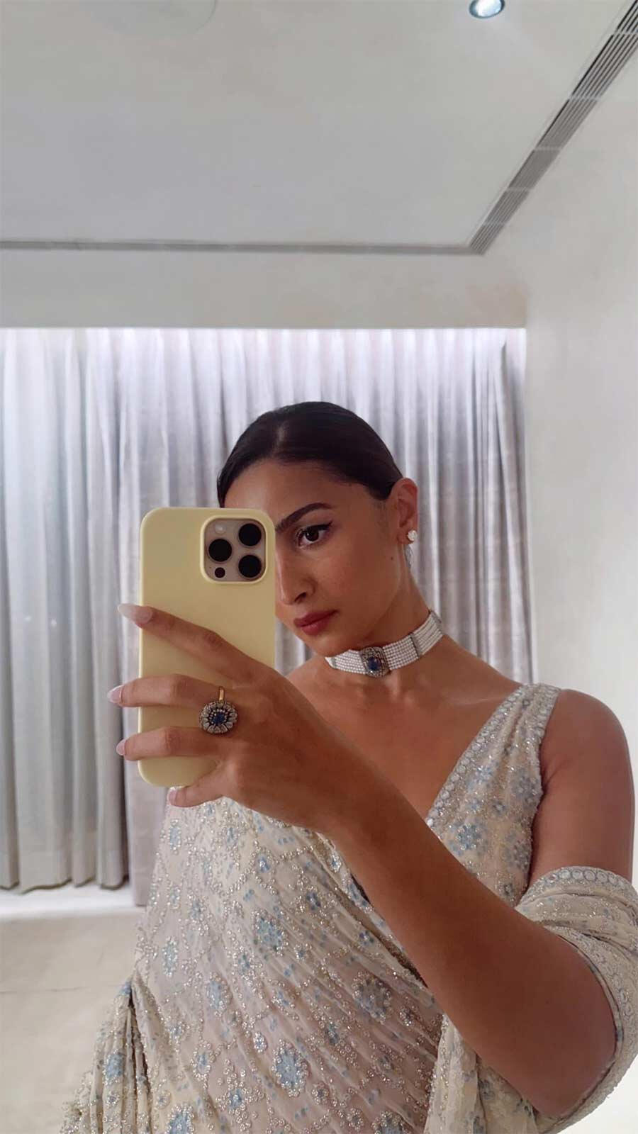 Alia Bhatt turns heads in an elegant saree as she shares glimpses from ...