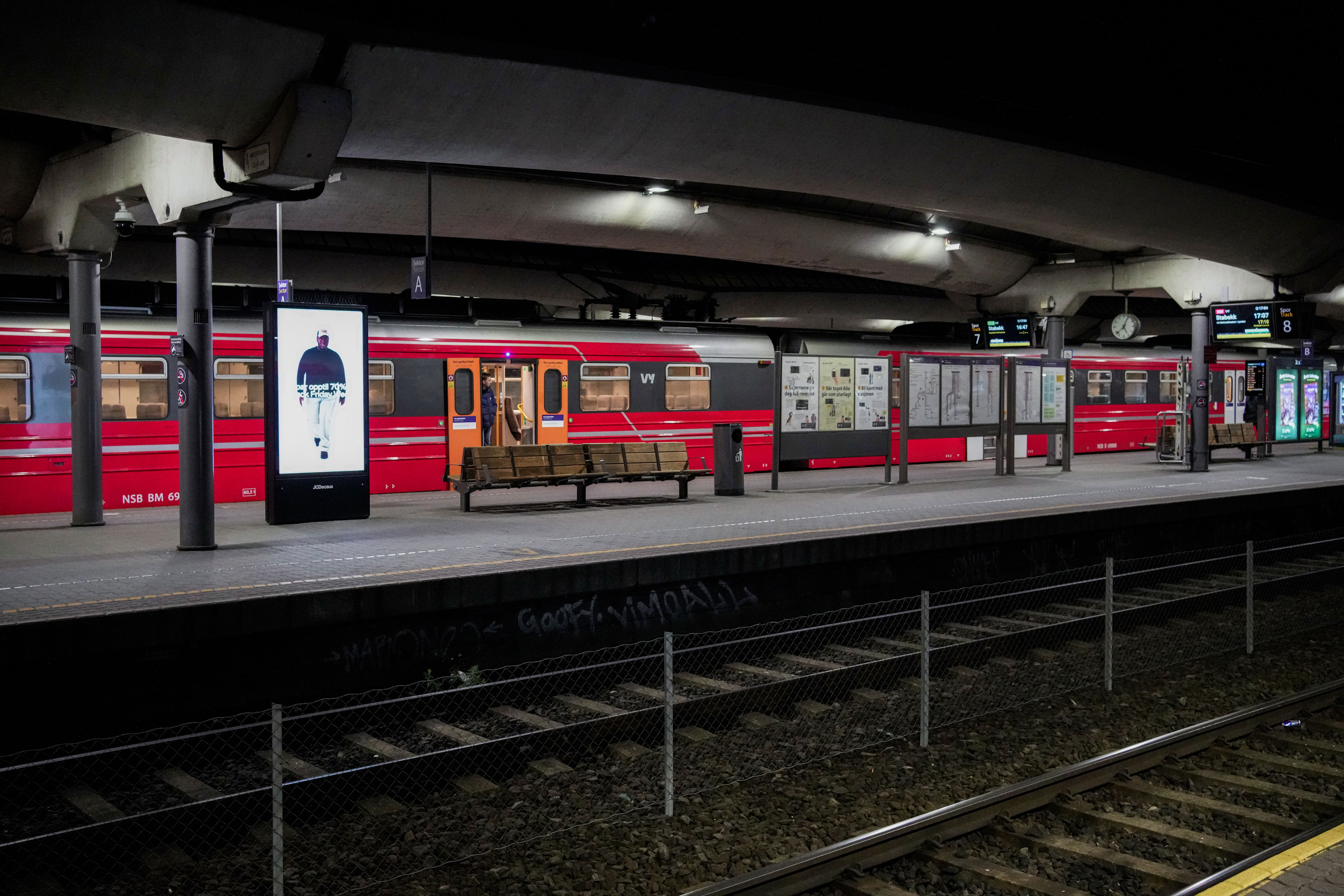 Oslo S stenger for all togtrafikk i helgen