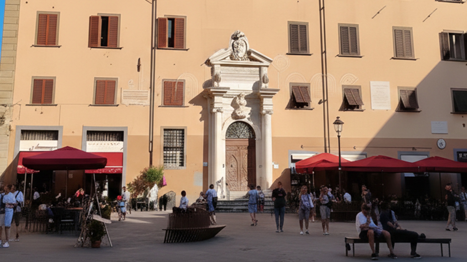 A hidden doorway in Italy