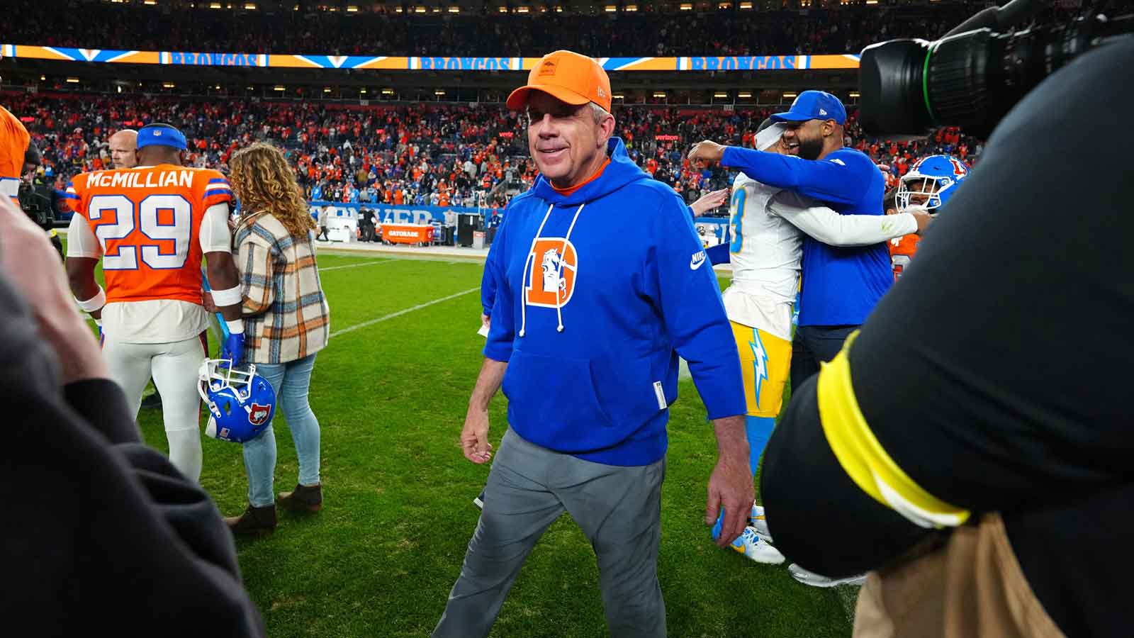 Broncos HC Sean Payton playfully jabs reporter for question about ...