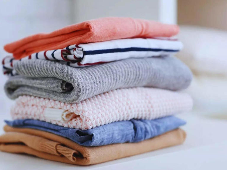 How to remove ugly bobbles or fabric pills from sweaters using simple ...