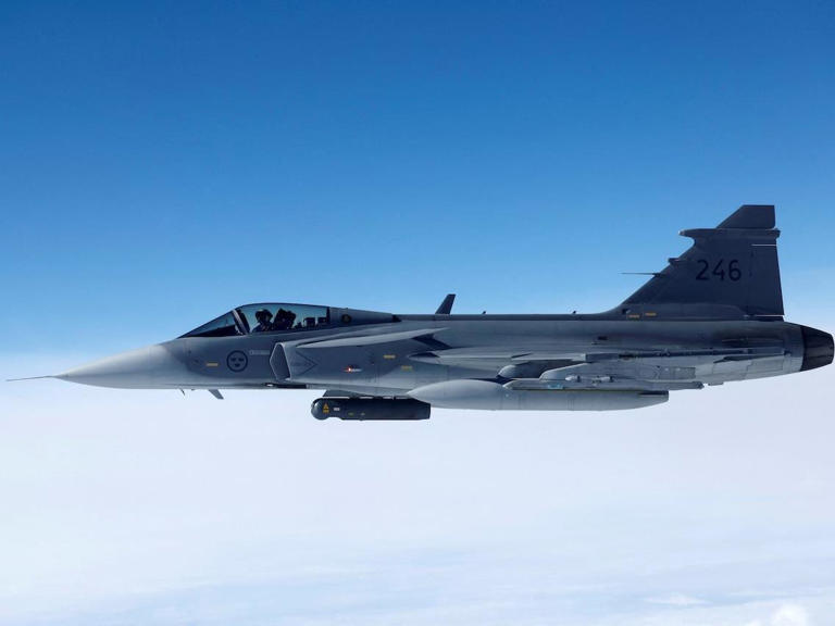 Pour obtenir 12 600 emplois, Ottawa doit acheter 72 Gripen et 6 ...