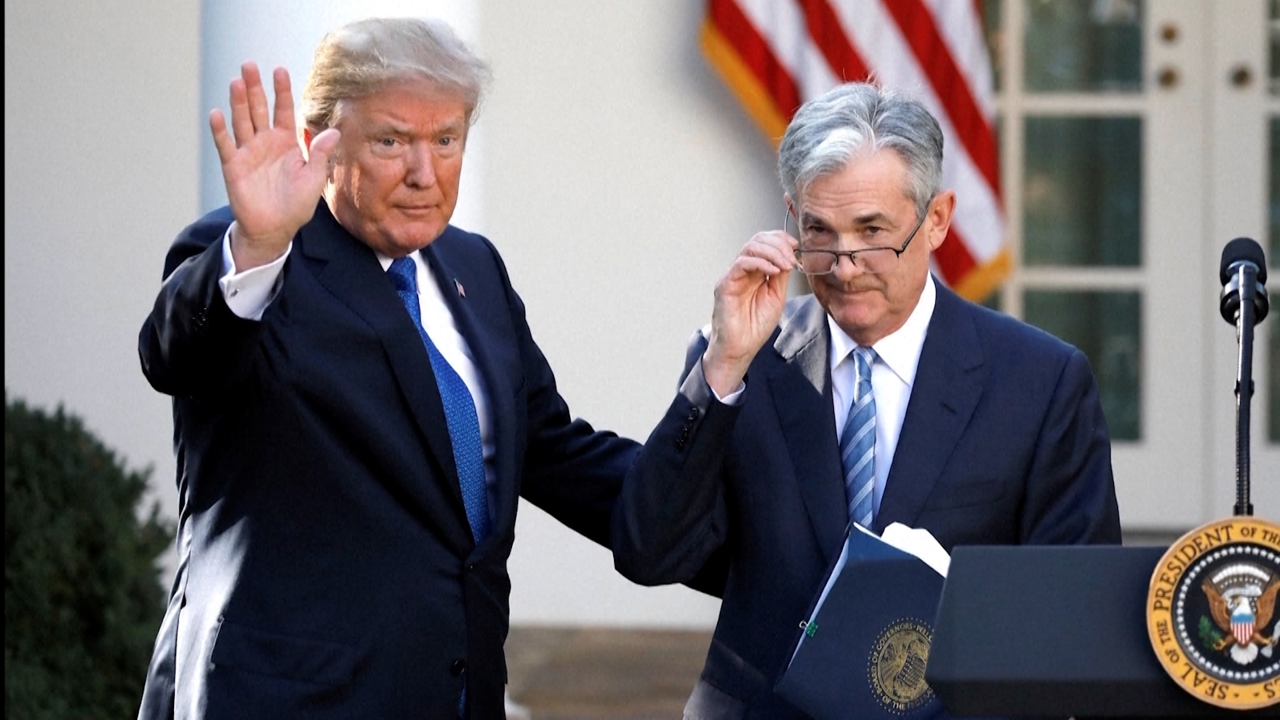 Global bank chiefs stand with Fed Chair Powell