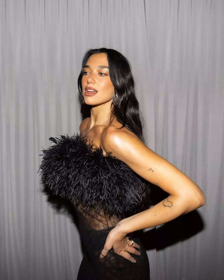 From Selena Gomez's velvet noir to Hailey Bieber's glowing cat-eye ...