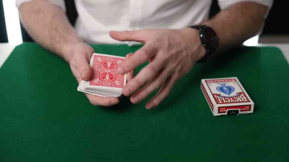 What makes this card trick impossible to spot