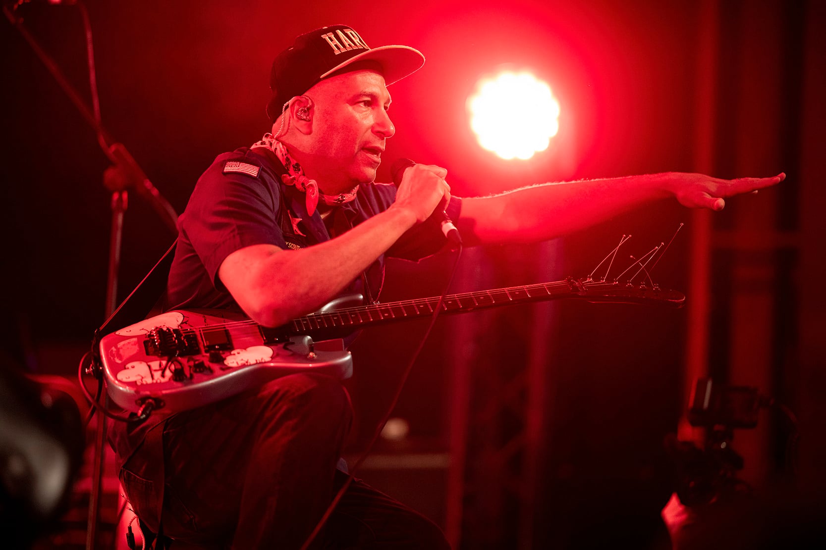 Tom Morello contro ICE e DHS: «One of ours, all of yours è uno slogan ...